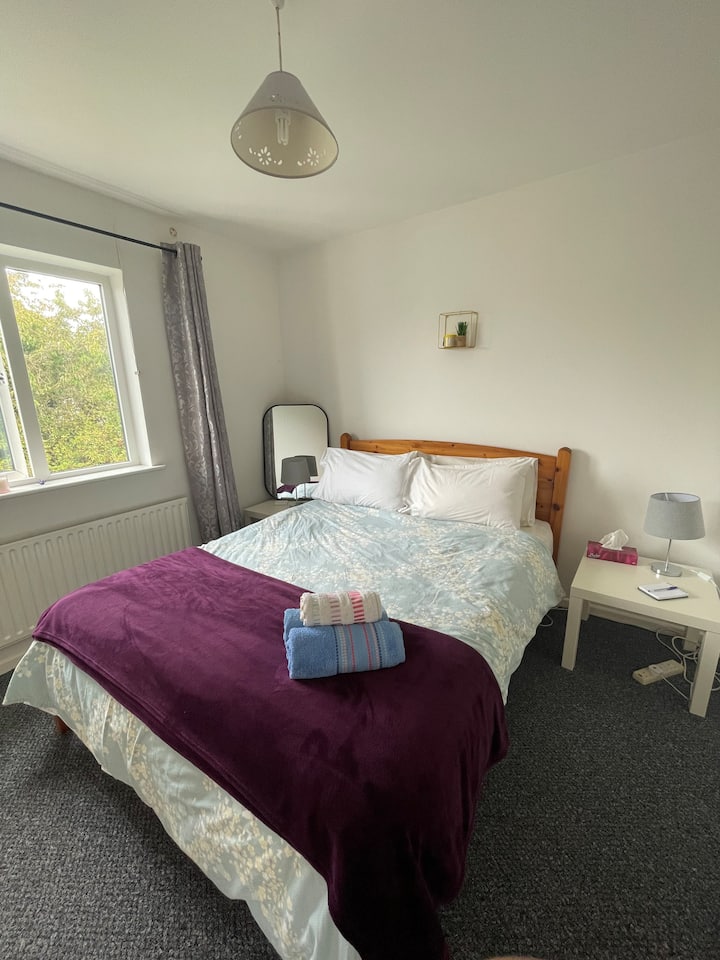 3 Bedroom House W/ Kitchenette In Raheen - Limerick, Ireland