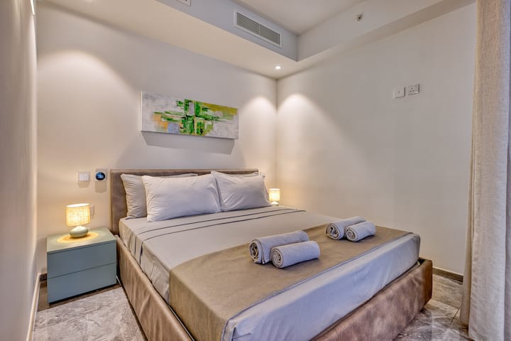 Official Mercury Suites | With Rooftop Pool Access - Malta