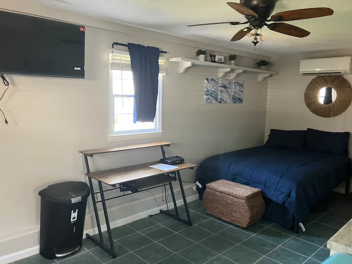 Downtown Charm Near Ecu University-1br 1bath - Greenville, NC