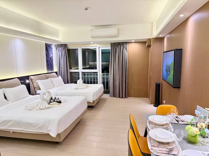 Venice Luxe Escape • Maximum 3 Adults + Kids - Taguig