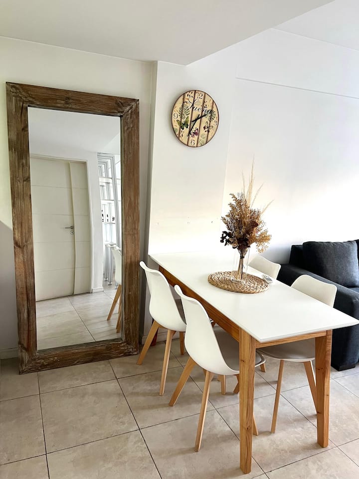 Amplio Monoambiente En Colegiales Con Piscina - Argentina