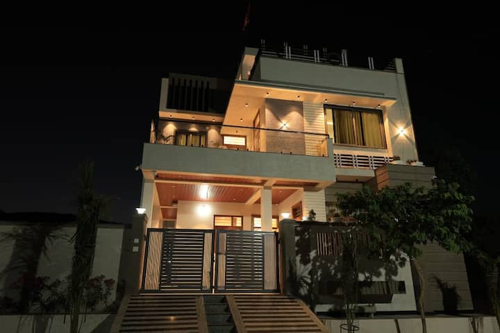 The Luxurious 7bhk Villa In Badi Udaipur - Udaipur