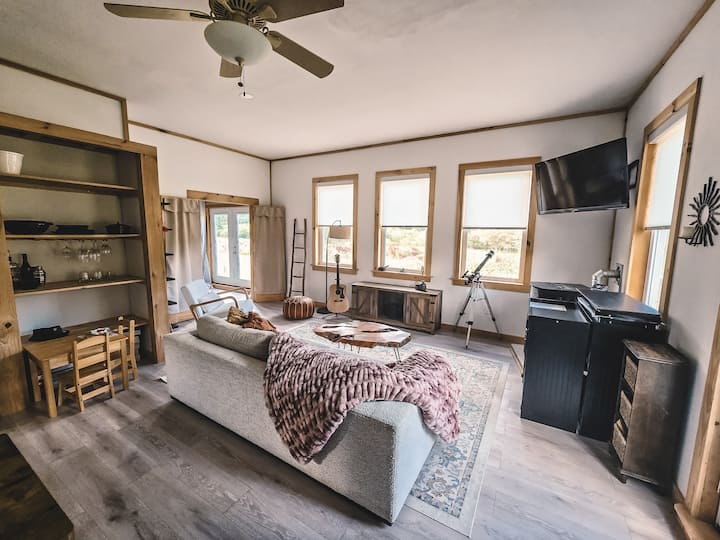 Cozy 1b Apartment, Beautiful Views Of Camel Hump! - Waterbury Village Historic District