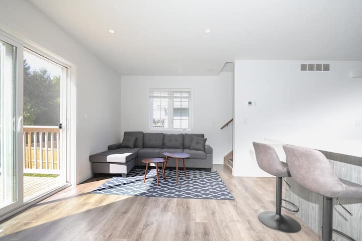 Epitome 3 Bdrm 2.5 Bath. Near Hospital And 401 - Woodstock