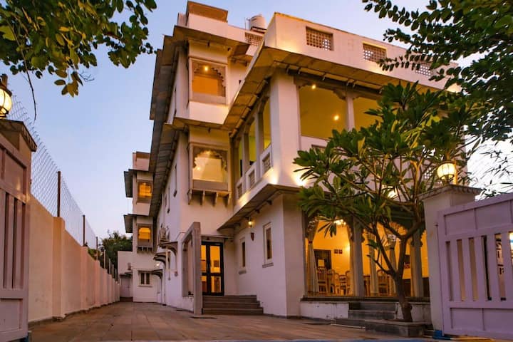 Villa Sagat Raaso - Luxury Stay In Udaipur - Udaipur