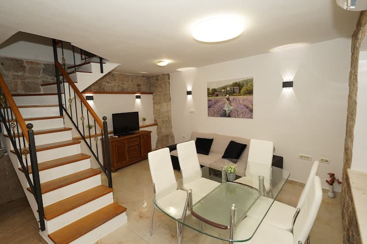 Stone Garden Escape With Jacuzzi - Split