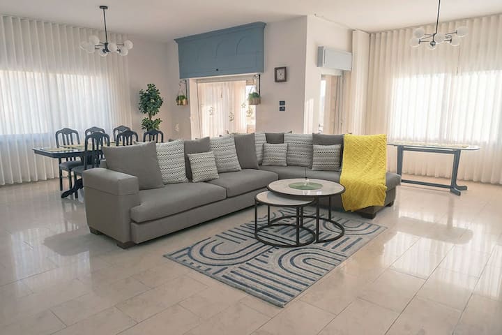 Sunny 3br W/ 2 Balconies & Abdoun Bridge View - Jordan