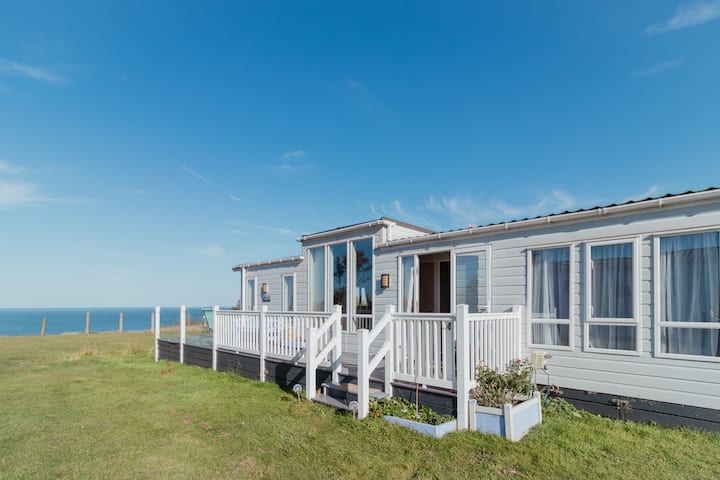 Beautiful Lodge - Stunning Sea Views, Dog Friendly - Isle of Sheppey
