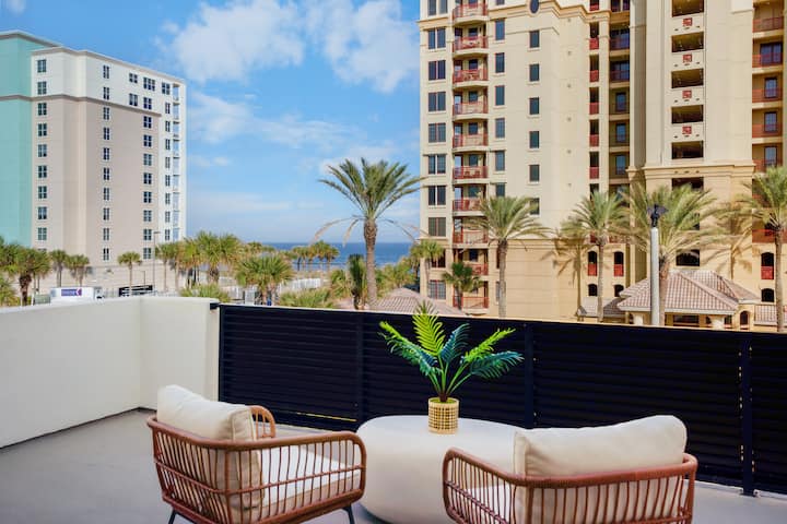 Be A Nomad | Oceanview Luxe, 5br Sports Center - Jacksonville Beach, FL