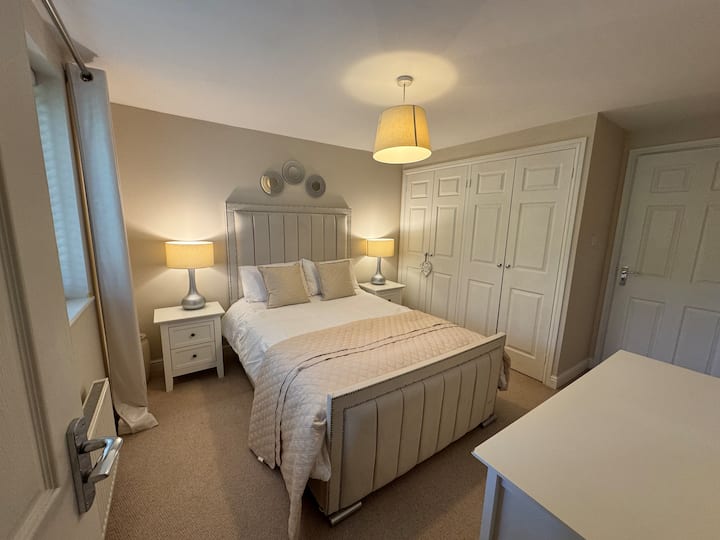 Cosy, Quiet, Modern Flat - Warwick