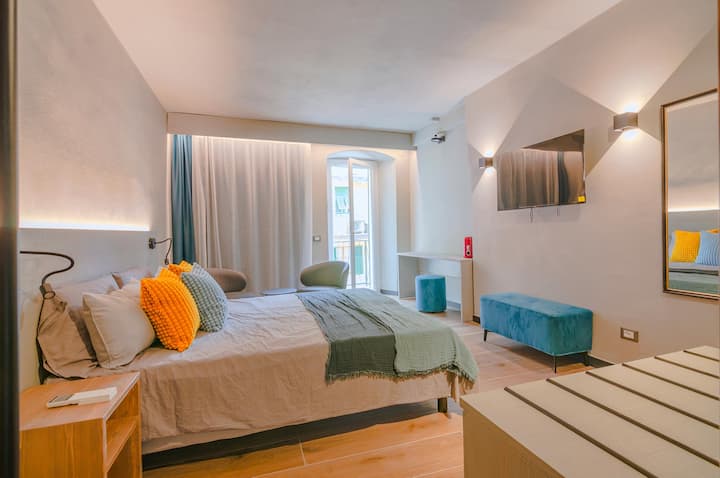 Above The Waves - Modern Comfort In City Center - Riomaggiore