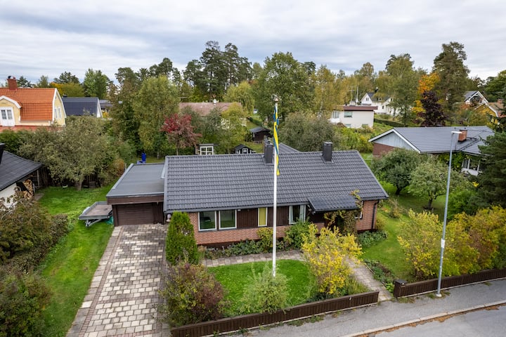 Mysig Villa I Barkarby Villakvarter - Järfälla