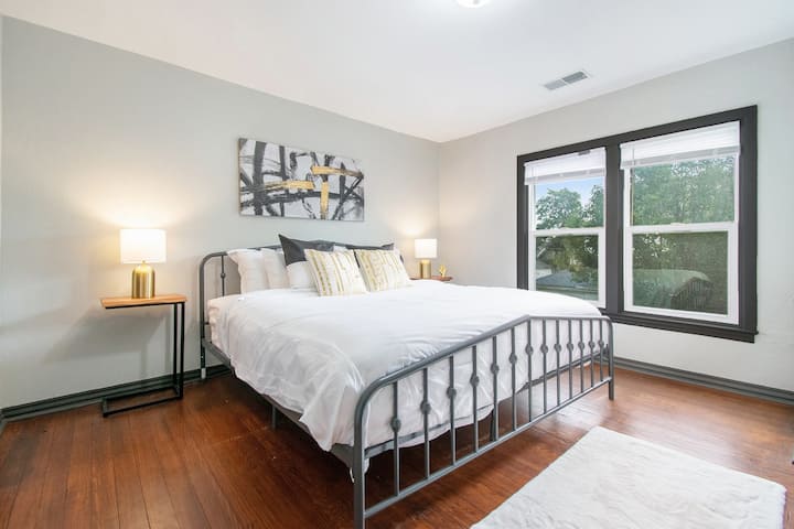 Luxe Michigan City Getaway-private-unit B - Beverly Shores, IN