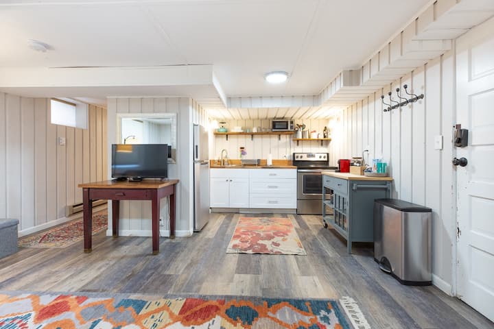 Charming Studio In Heart Of Downtown Missoula - Missoula, MT