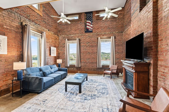 Riverfront Apartment In Cincinnati- Unit 2 - Ludlow, KY