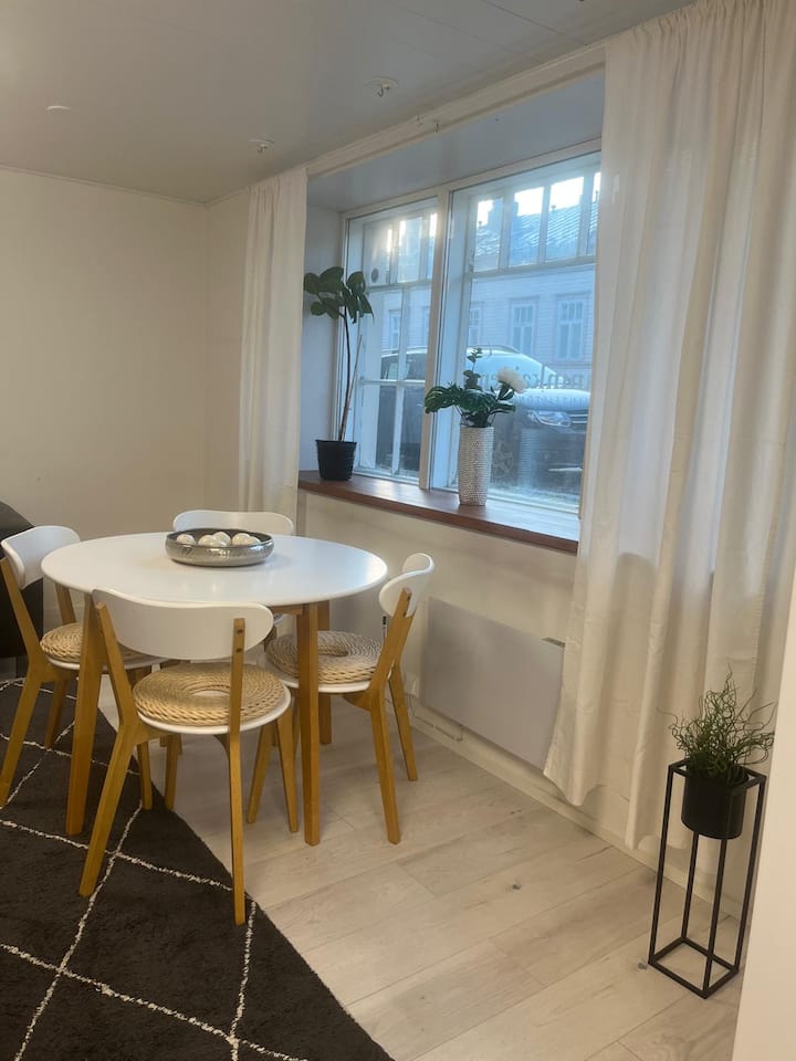 4-5 Hlö, 3 Huonetta, Sängyt: 160cm, 120cm, 80cm. - Turku