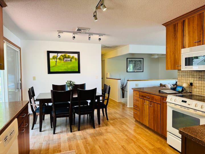 New Vermont Getaway- 2 Blocks From Svmc, Downtown - Bennington, VT