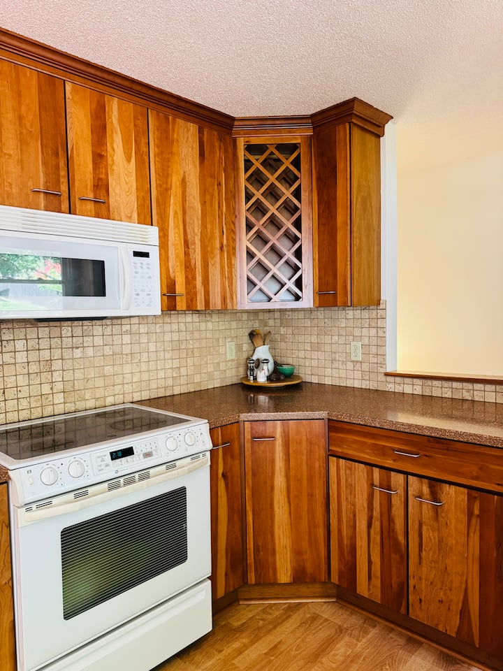 New Vermont Getaway- 2 Blocks From Svmc, Downtown - Bennington, VT