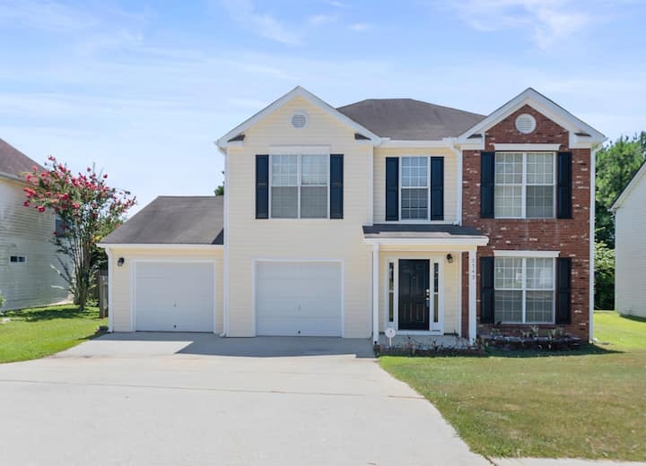 Come Enjoy This Wonderful Home Away From Home! - Riverdale, GA