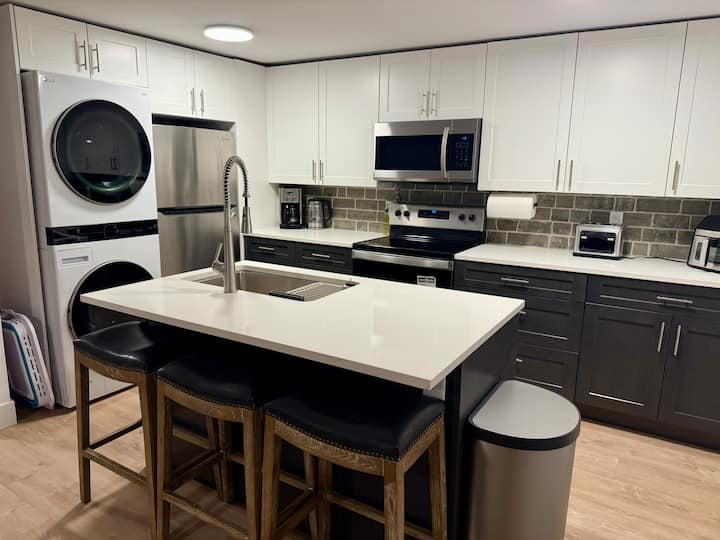 Apt 3 @341 Main Street, 2 Bedroom, 1 Bath Luxury! - Lillooet