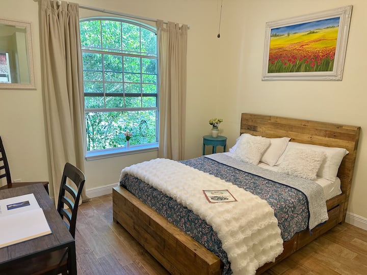 Winter Garden Butterfly Retreat - Lake Apopka, FL