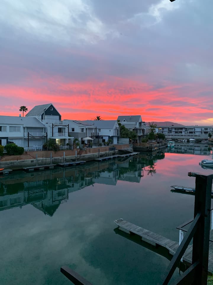 Spinnaker Quays Waterfront Villa - Knysna