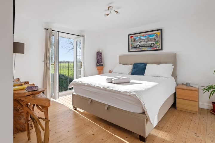 Spacious 6-bed Home Surrounded By Nature - Lincolnshire