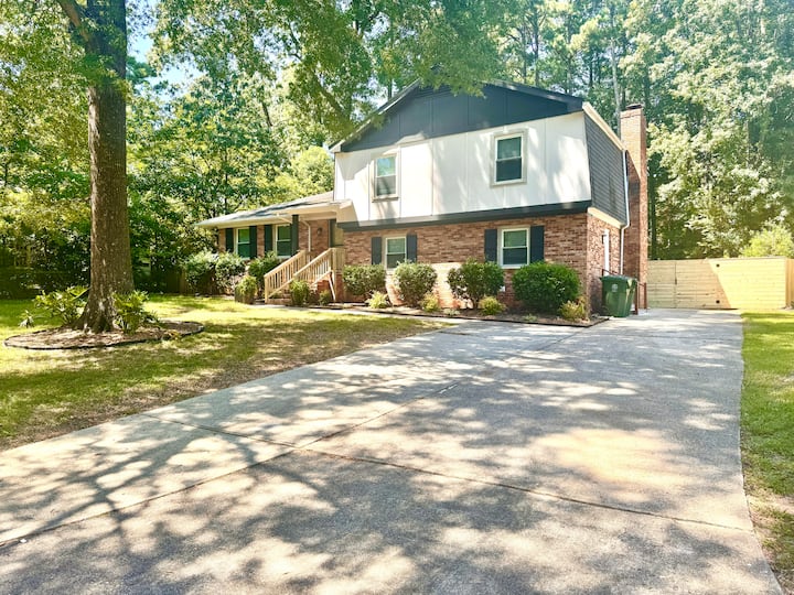 Cary/raleigh-3 King Beds-4rm-2livingrm-fenced Yard - Cary, NC