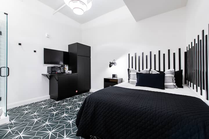 Hollyhock Suite 509: 1 Bed/1 Bath - Louisville, KY