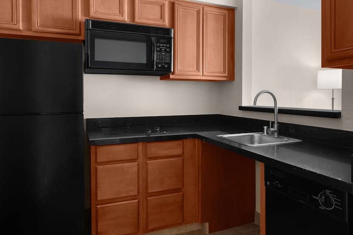 Relaxing Stay! Full Kitchen, Pets Allowed, Parking - Los Gatos, CA