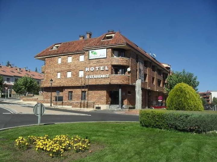 Hotel Maximus | Relax + Bar Dentro Y Al Aire Libre - Las Navas del Marqués