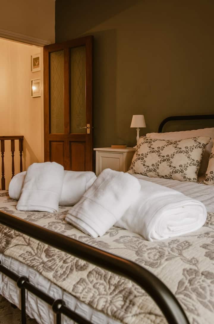 Rosewood Cottage Retreat Near Scenic Holmfirth - Holmfirth