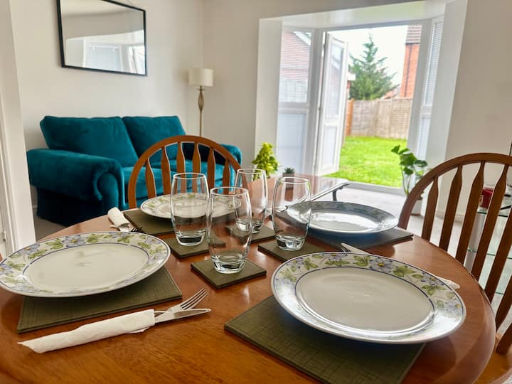 Stylish 3-bed Townhouse In Kingsway | Free Parking - Gloucester