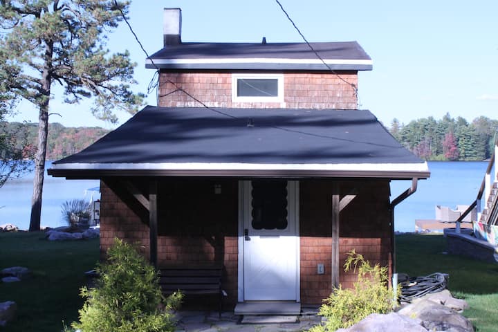 Cozy Lakefront Cottage - Lake Harmony, PA