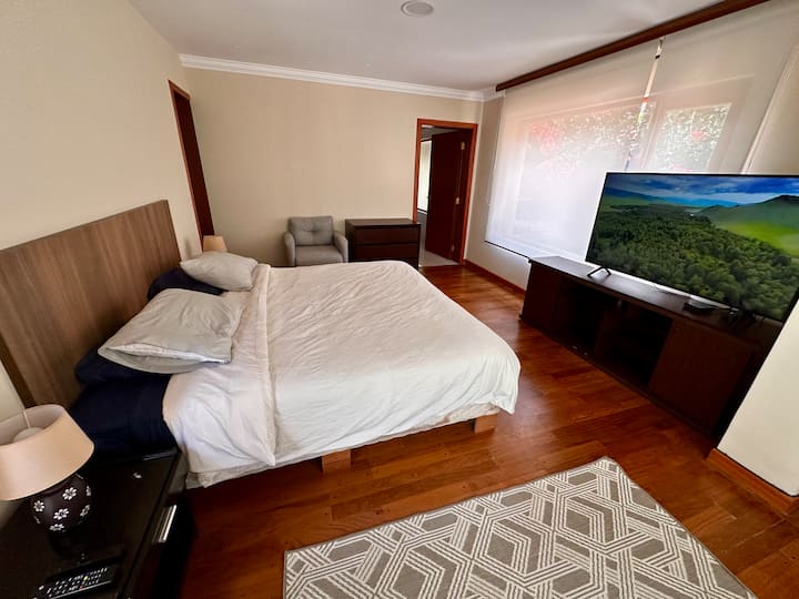 Luxury: King Bed, Great Location - La Paz