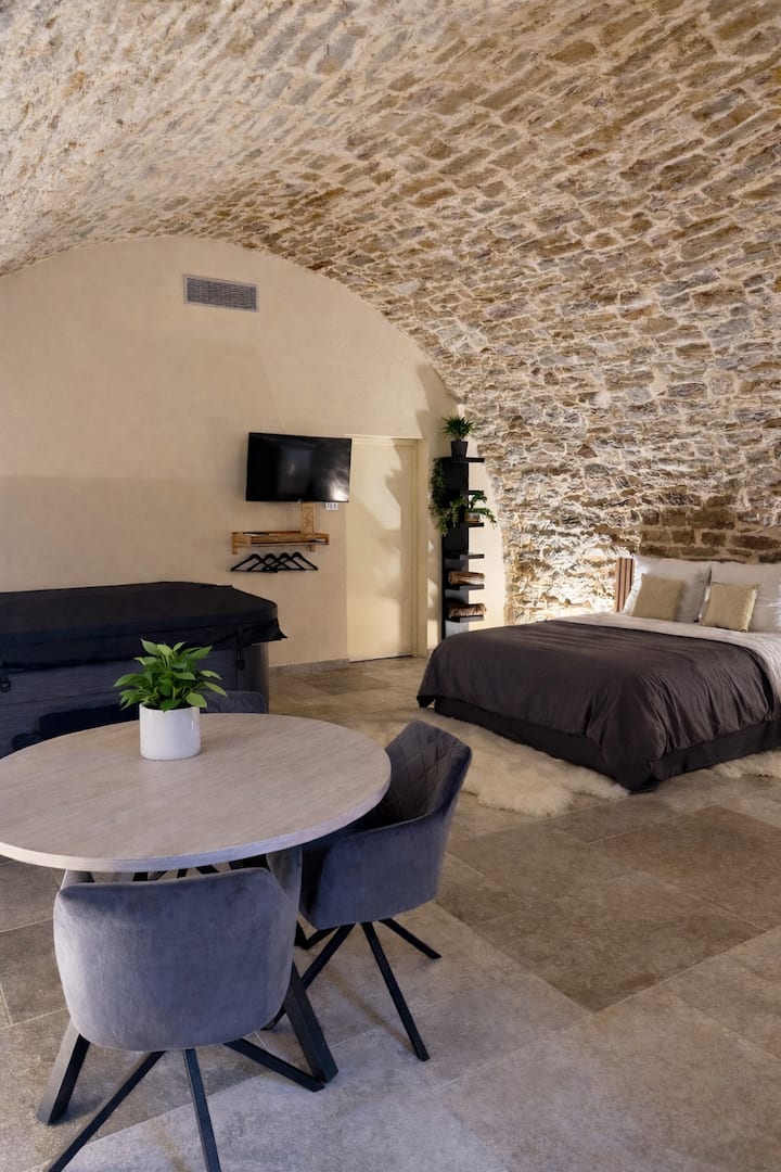 L’écrin Jurassien - Logement Insolite, Jacuzzi - Arbois