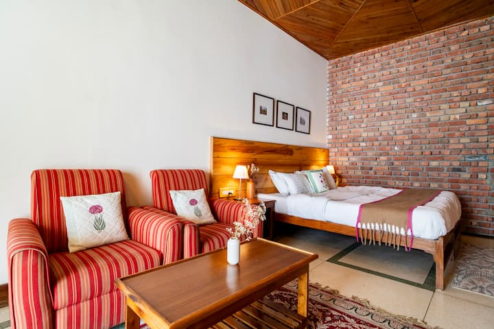 Ivy Bank Landour : The Pine Room - Mussoorie