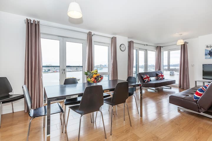 Riverfront 3 Bedroom Flat, North Greenwich, Excel - London, UK