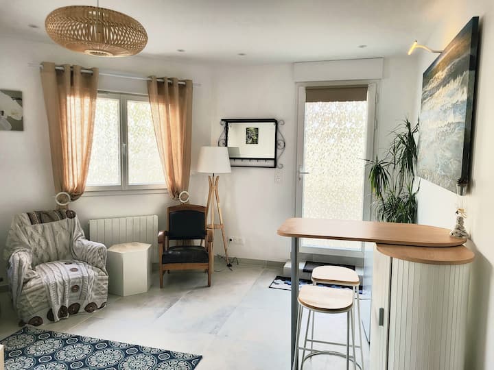 Studio Confortable, Proche De La Mer à Pied 9min - La Rochelle