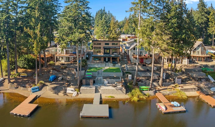 Lakefront Retreat | Dock, Golf, Hot Tub, & Arcade - Shelton, WA