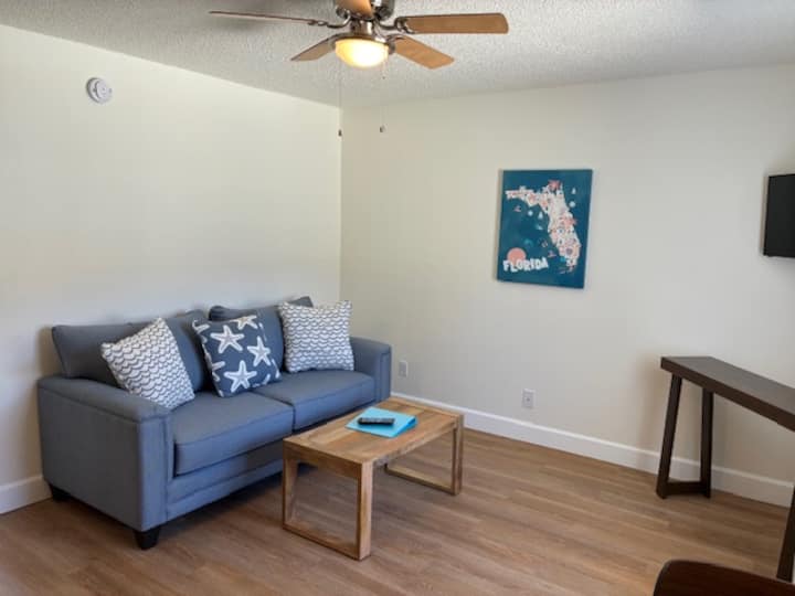 Sea Breeze Inn - Queen - New Smyrna Beach, FL