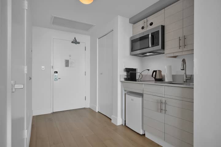 Sf Modern Comfort Steps From The Ocean Breeze - Miami