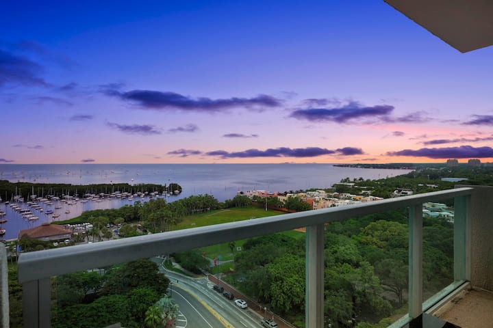 Sf Modern Comfort Steps From The Ocean Breeze - South Miami, FL