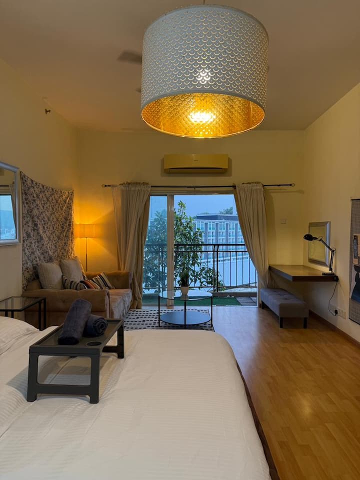 Kl Hartamas Studio | King Bed + Pool • Smart Tv - Kuala Lumpur