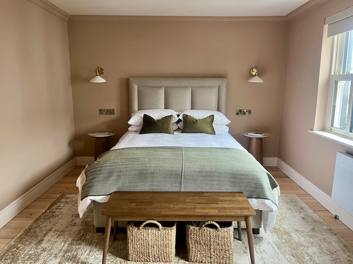 Tranquil Townhouse Suites Steps From National Park - Killarney