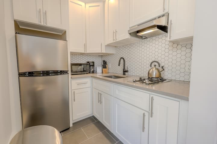 Sleek Studio Apartment In The South End - Boston, MA