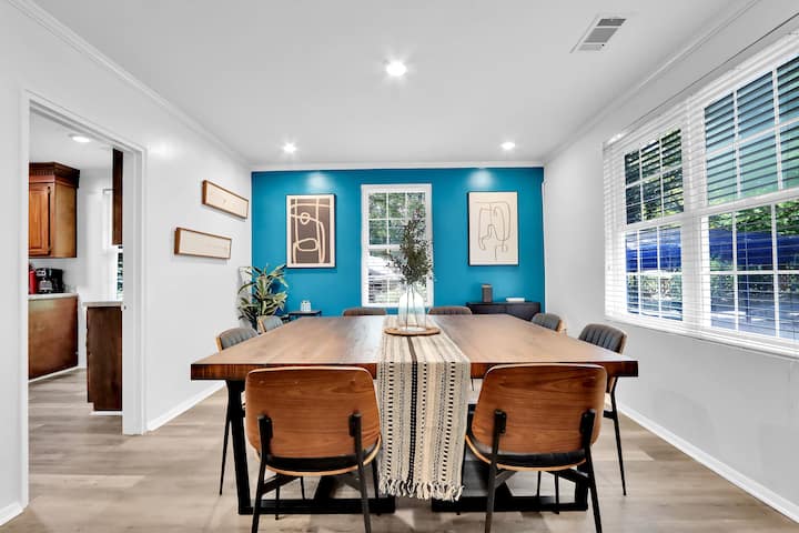 Large Retreat W/ Hot Tub & Private Yard, Sleeps 16 - Macon, GA