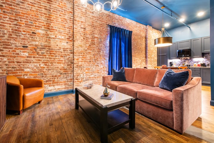 Hollyhock Suite 510: 2 Beds/1 Bath - Louisville, KY