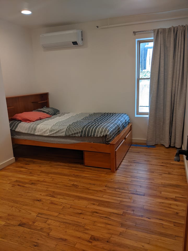 Room 3, Near Downtown And Lake Champlain! - Burlington, VT