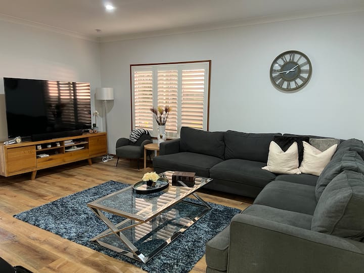 Home In Marmong Point 3 Bedroom 2 Bathroom - Newcastle